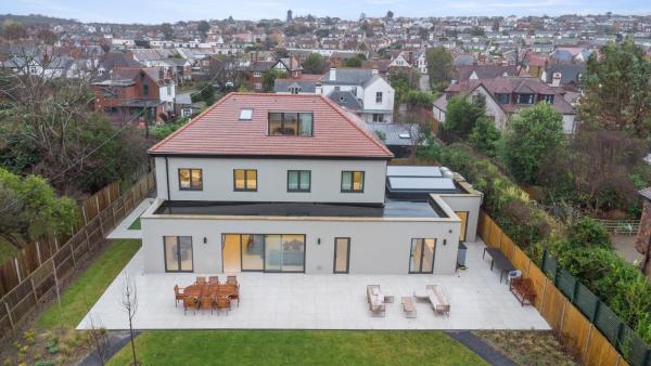 Joy Lane Mansion, Luxe Stay, Poolside Fun & Comfort - Canterbury