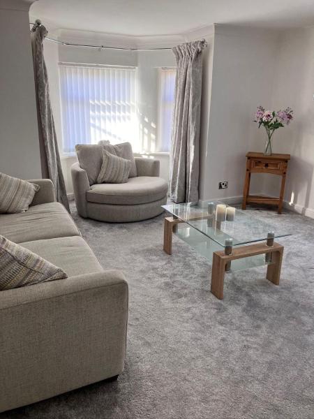 Seaside Haven In Sunny Southport Golf Beach Bars Restaurants - Southport