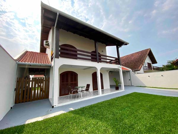 Caiobá - Casa 4 Quartos Com Ar, Espaçosa E Perto Do Mar - Matinhos