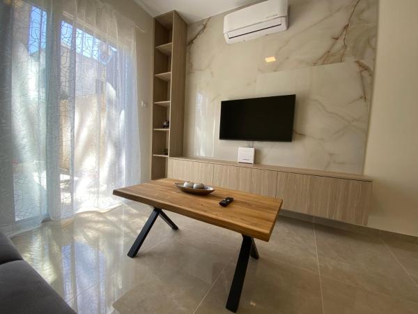 Seaside Luxury Flat In Harbour Tourist Area - Paphos