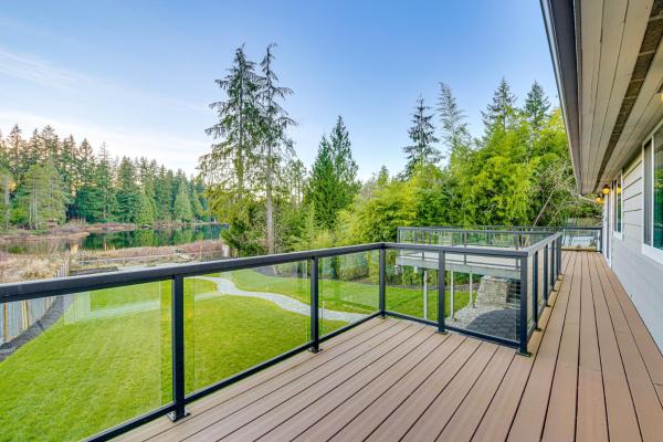 Lakefront Gem Balcony, Fire Pit And Yard In Everett - Great American Casino Everett