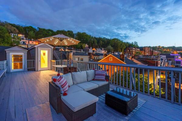 Skyline Views - Rooftop & Game Room - Sleeps 8 - Pittsburgh