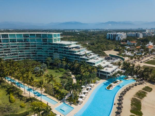 Peninsula Beachfront Residences With Pool, Gym And More - Nuevo Vallarta