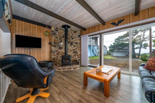 Woodley Beach House - Depoe Bay, OR