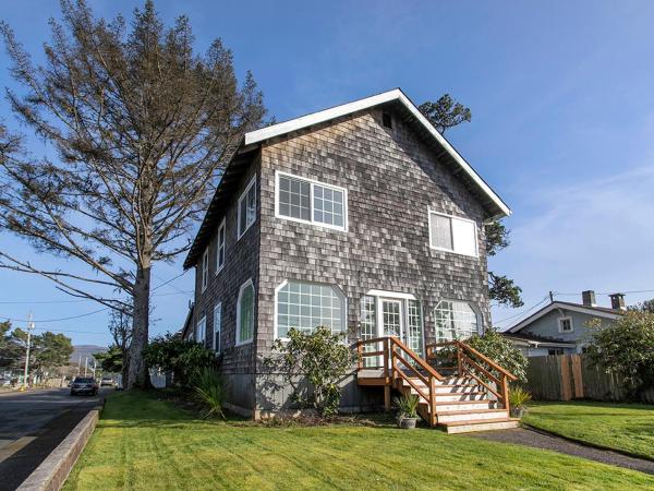 Surfers Paradise - Seaside, OR