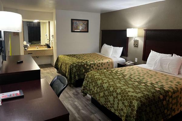 Econo Lodge Inn & Suites Macon North - Macon, GA