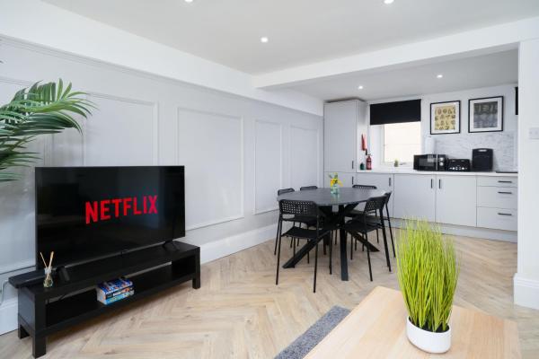 Modern 5 Bed-2 Bath Apartment - Galashiels