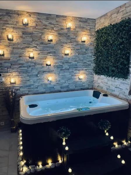 By Neptune - Appartement Rustique Jacuzzi - Bondy