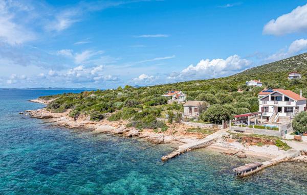 3 Bedroom Lovely Home In Dobropoljana - Sale