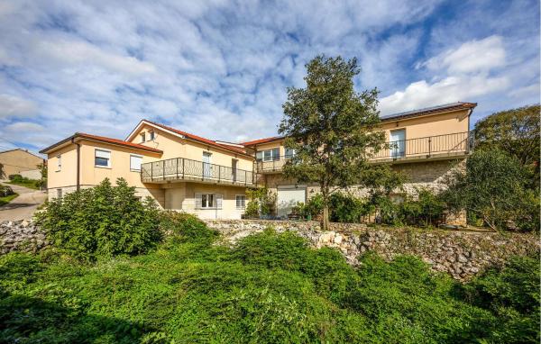 Cozy Apartment In Donji Vinjani - Imotski