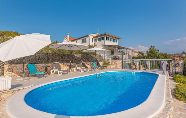 Four-bedroom Holiday Home In Primosten - Primošten