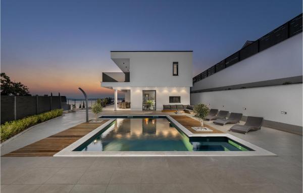 Stunning Home In Crikvenica - Crikvenica