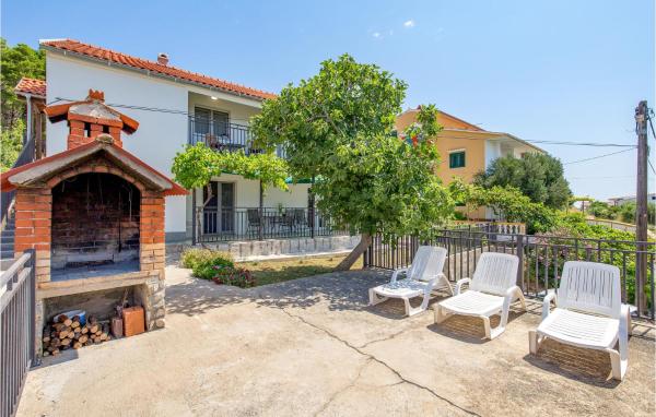 Stunning Apartment In Vlasici With House Sea View - Vrsi