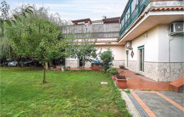 2 Bedroom Cozy Apartment In Napoli - Aversa