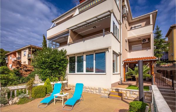 Awesome Apartment In Novi Vinodolski - Novi Vinodolski