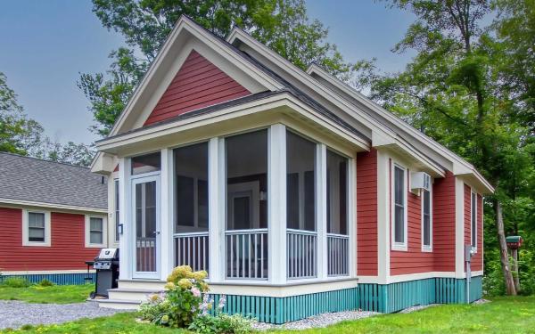 7 Summer Village - Prince Edward County