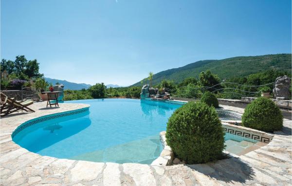 7 Bedroom Gorgeous Home In Grabovac - Brela