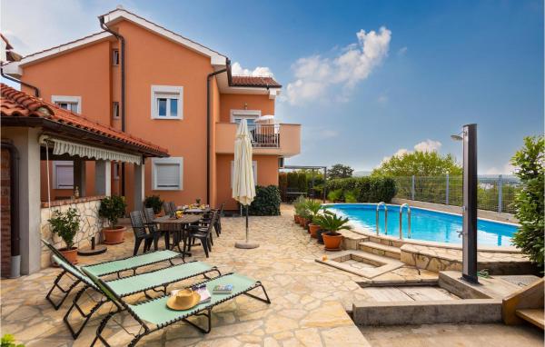 2 Bedroom Lovely Apartment In Sveti Vid-miholjice - Malinska