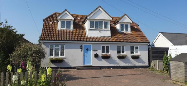 3-bedroom Family Home. Just 5 Mins From The Beach! - Herne Bay
