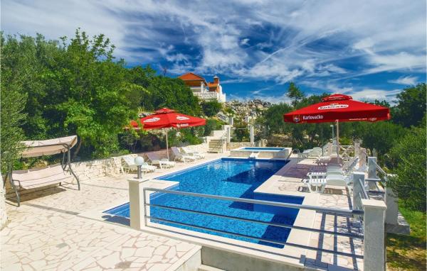 10 Bedroom Beautiful Home In Kucice - Mimice