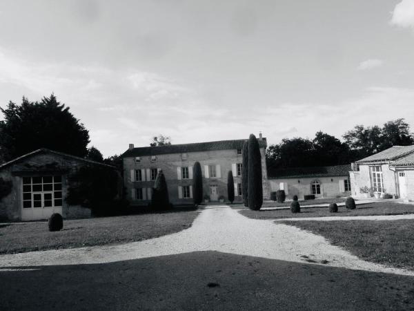 Au Clos Des Hirondelles - Melle, France