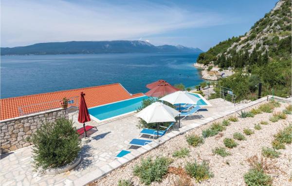 Awesome Apartment In Duba With Wifi - Neum