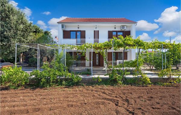 Lovely Apartment In Brodarica With Wifi - Brodarica
