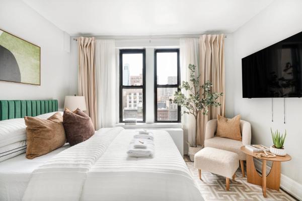 73-819 New Studio Uws Doorman Gym - Edgewater, NJ