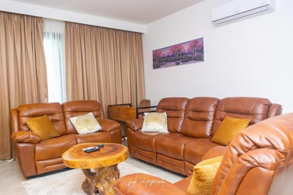 Cozy 2 Bedroom Apartment At Airport - 24 7 Security, Pool, Gym, Rooftop, Free Parking, Opposite Kozo Restaurant - Accra