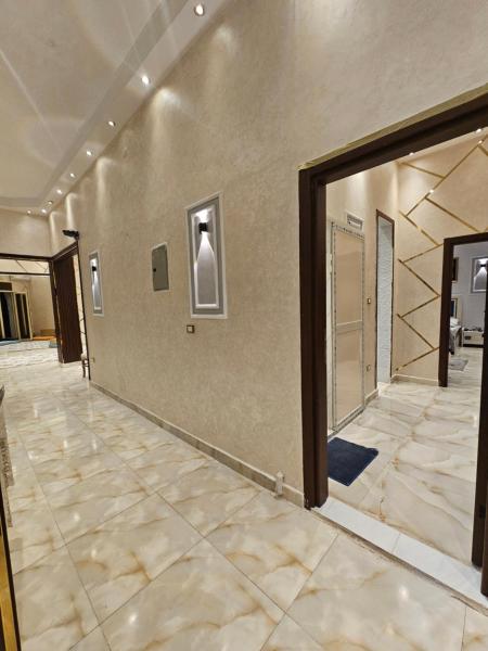 شقة كبيره و انيقة بجانب مسجد الأزهر و مقابل مسجد الحسن و الحسين - Cairo