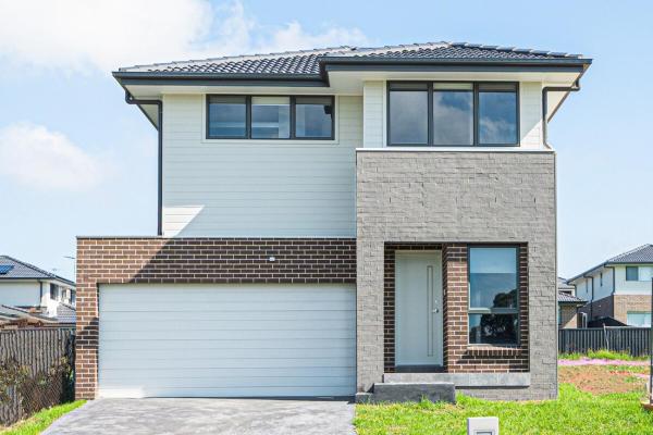 Leppington 5br House Near Train And Shopping - Saint Andrews