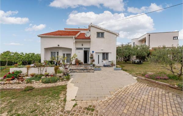 Amazing Apartment In Vrsi With Wifi - Nin