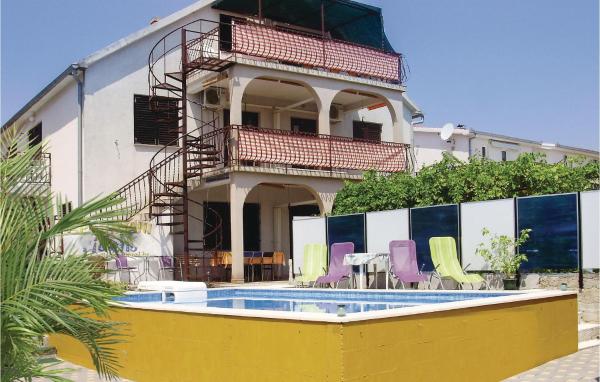 Two-bedroom Apartment In Okrug Gornji - Seget Vranjica