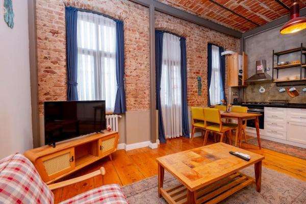 High Ceiliing And Stylish Flat - Beyoğlu