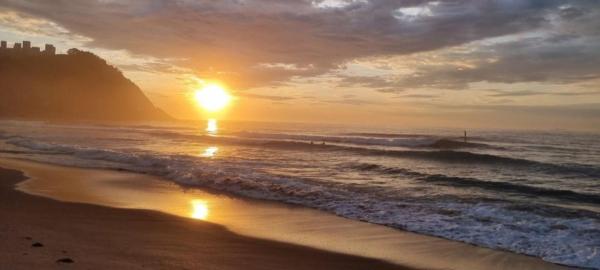 Conforto A 2 Minutos Da Praia Do Tombo Com Wi-fi E Garagem - Santos, Brasil