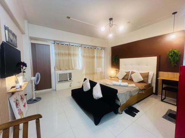 Two Palm Tree Villas Condominium - Studio Room With Balcony - Across Terminal 3 - Ninoy Aquino Airport (MNL)