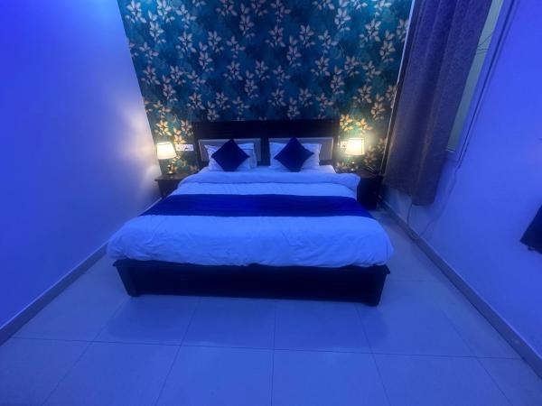 Blue Sky Hotels And Banquet - Kanpur