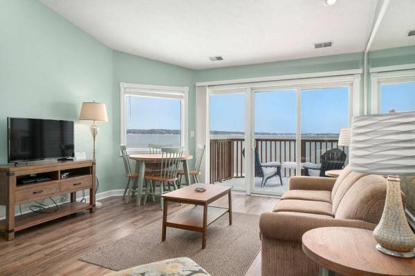 Beachside 325 Waterfront Condo - Traverse City, MI