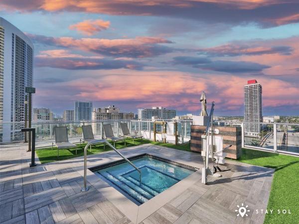 Cozy Apartment With Balcony - Hallandale Beach, FL