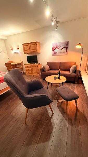 Gemütliches Alpenstudio Mitten In Davos Perfekt Angebunden, Extrem Ruhig Und Ideal Als Rückzugsort Für Entspannung, Sportliche Aktivitäten Oder Ein Entspanntes Wochenende - Klosters-Serneus