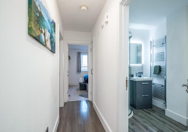 Central Comfort Apt 2 Bed And Balcony - Solitude