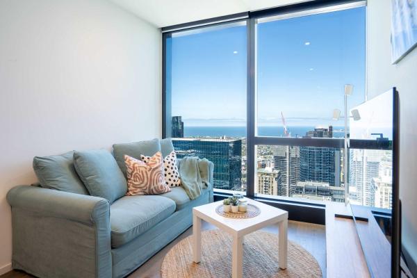 108 Highrise Condo Lake Bay View - Tottenham