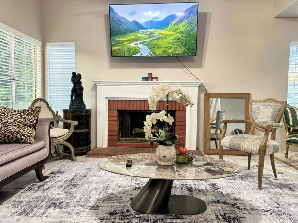 Modern & Spacious Family And Friend 4b3b House - Riverside, CA