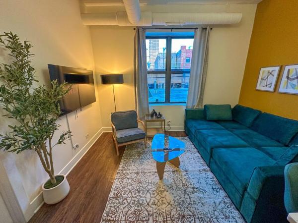 Spacious 3br In South Loop Near Mccormick Place, Grant Park And Soldier Field With Optional Parking -