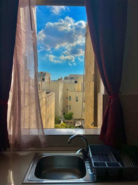 Full Apartment For 5 People - Malta International Airport (MLA)