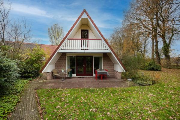 Heggenmus I Huisje Met Haard In De Tuin - Niederlande