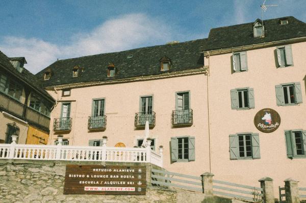 Hostel Baqueira - Refugi Rosta - Pyrenmuseu - Pyrenees