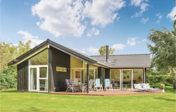 Three-bedroom Holiday Home In Dronningmolle - Dänemark