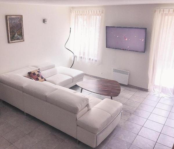 Elegant Apartment In Florenville, 90 M² With Garden - Florenville