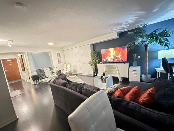 Lakeview 2bdrms 2baths With 3 Real Beds And Parking - Mississauga
